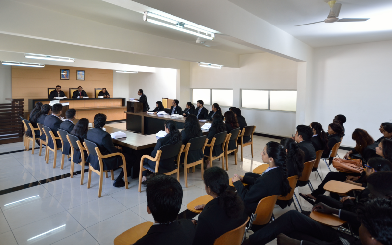 5 Reasons to Choose a BBA LLB Integrated Course - CMR Blog